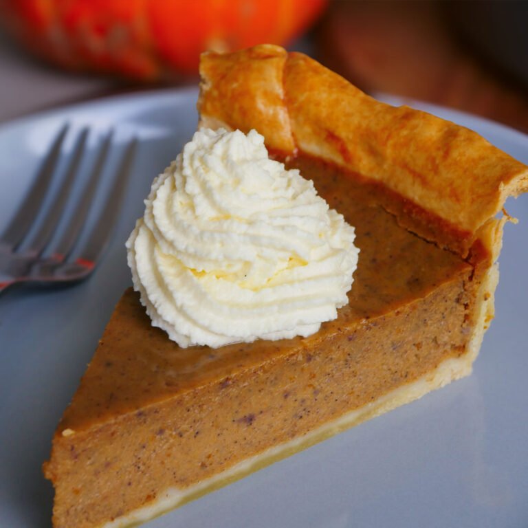 How To Make Spiced Pumpkin Pie for Thanksgiving (With Video)