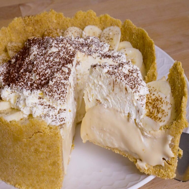 Banoffee Pie: A Rich Dessert Combination of Bananas and Toffee!