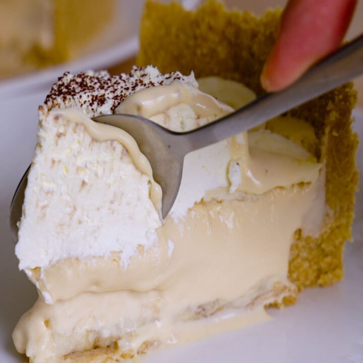 Banoffee Pie: A Rich Dessert Combination of Bananas and Toffee!